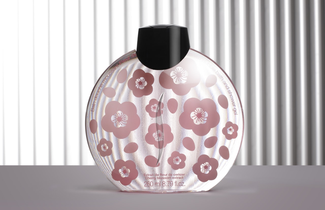 Wil je je parfum aan het eind van de dag nog ruiken? Spuit het dan op ...