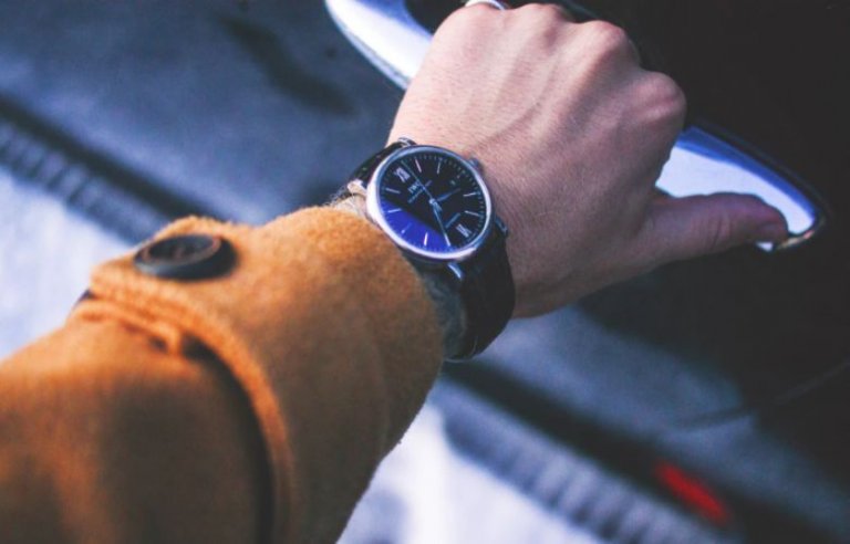 Onderzoek wijst uit: mensen die te laat komen zijn gelukkiger en leven langer