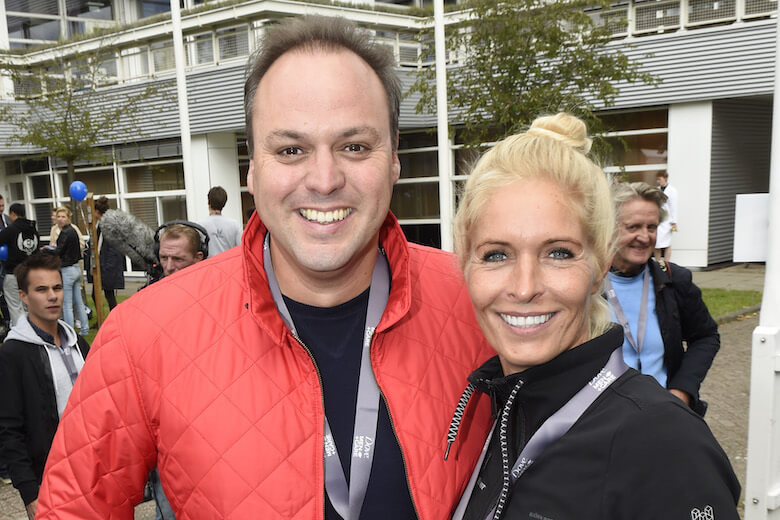 Frans Bauer zet Jarige Mariska in het zonnetje