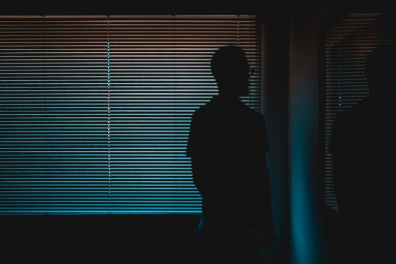 'Ik gooide de telefoon van mijn vrouw na een ruzie uit het raam'